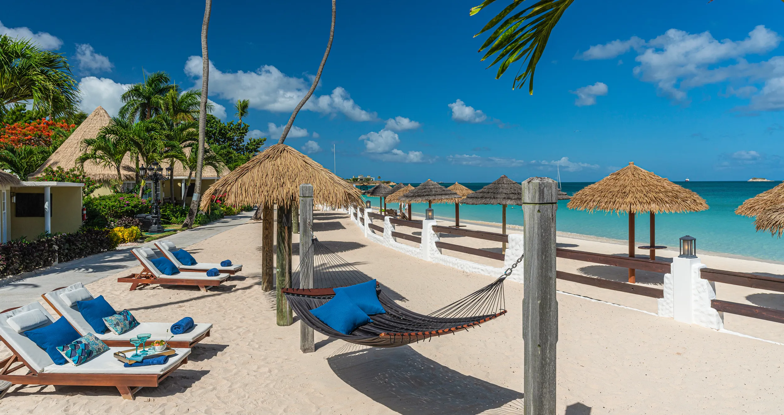 Caribbean Beachfront Butler Rondoval | Yunique Online