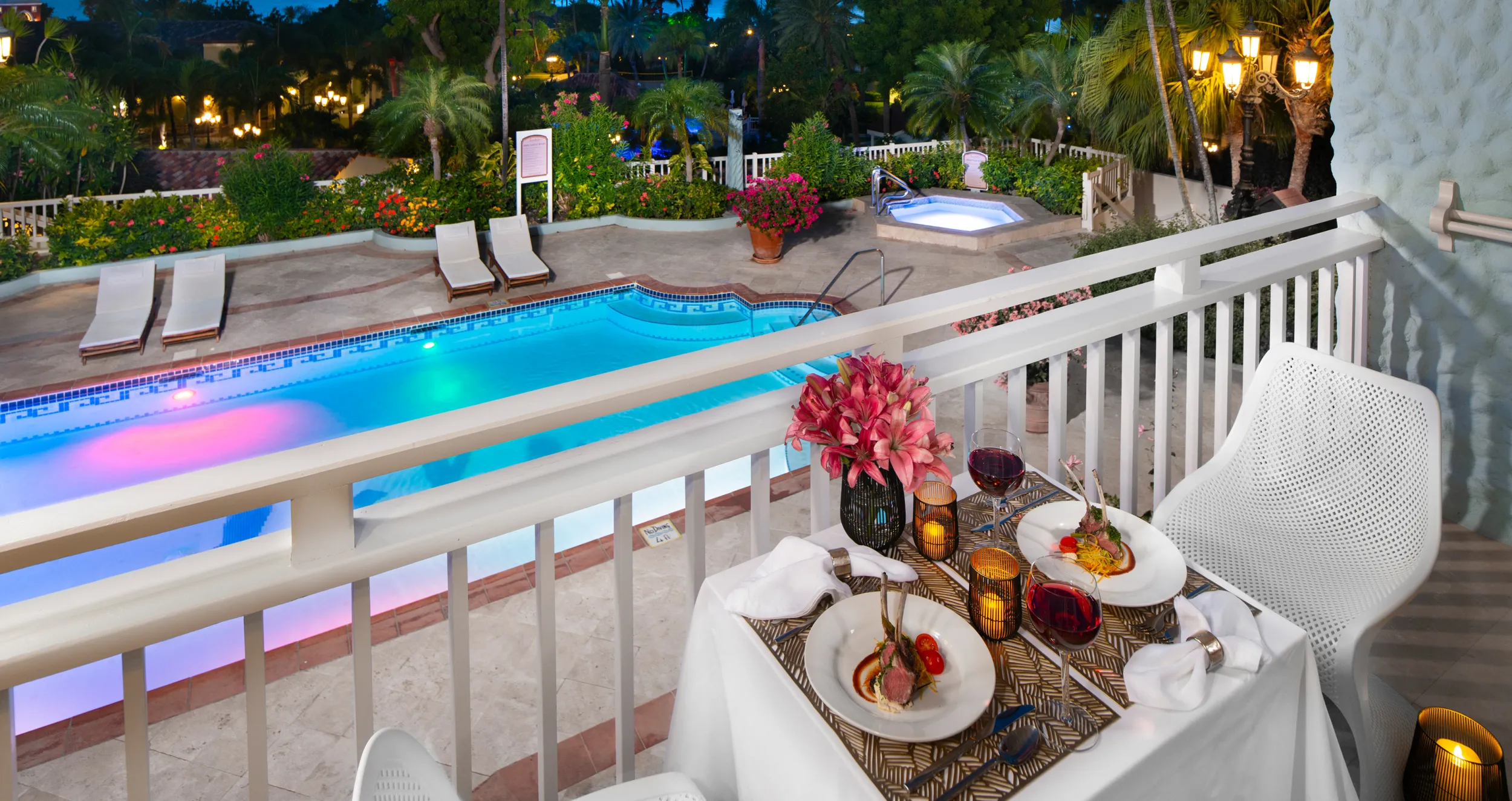 Sunset Bluff Honeymoon Luxury Club Level Room | Yunique Online